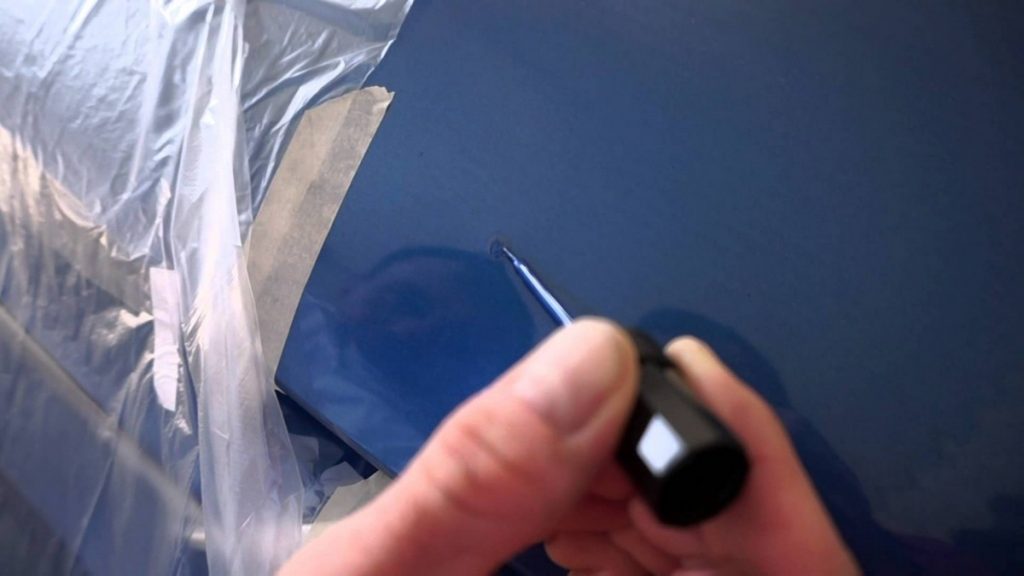 Opravte si odřený lak i rýhy na autě sami - AutoŽivě.cz