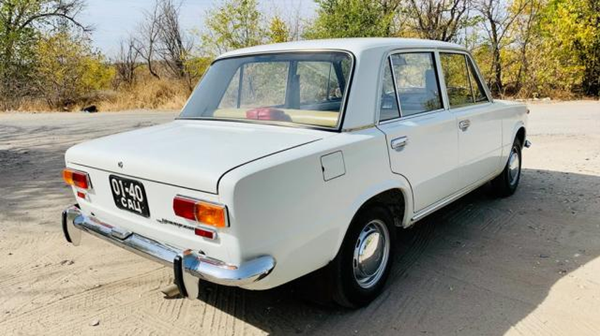 Žigulík vypadá jako by právě sjel z výrobní linky. Přitom je starý ...