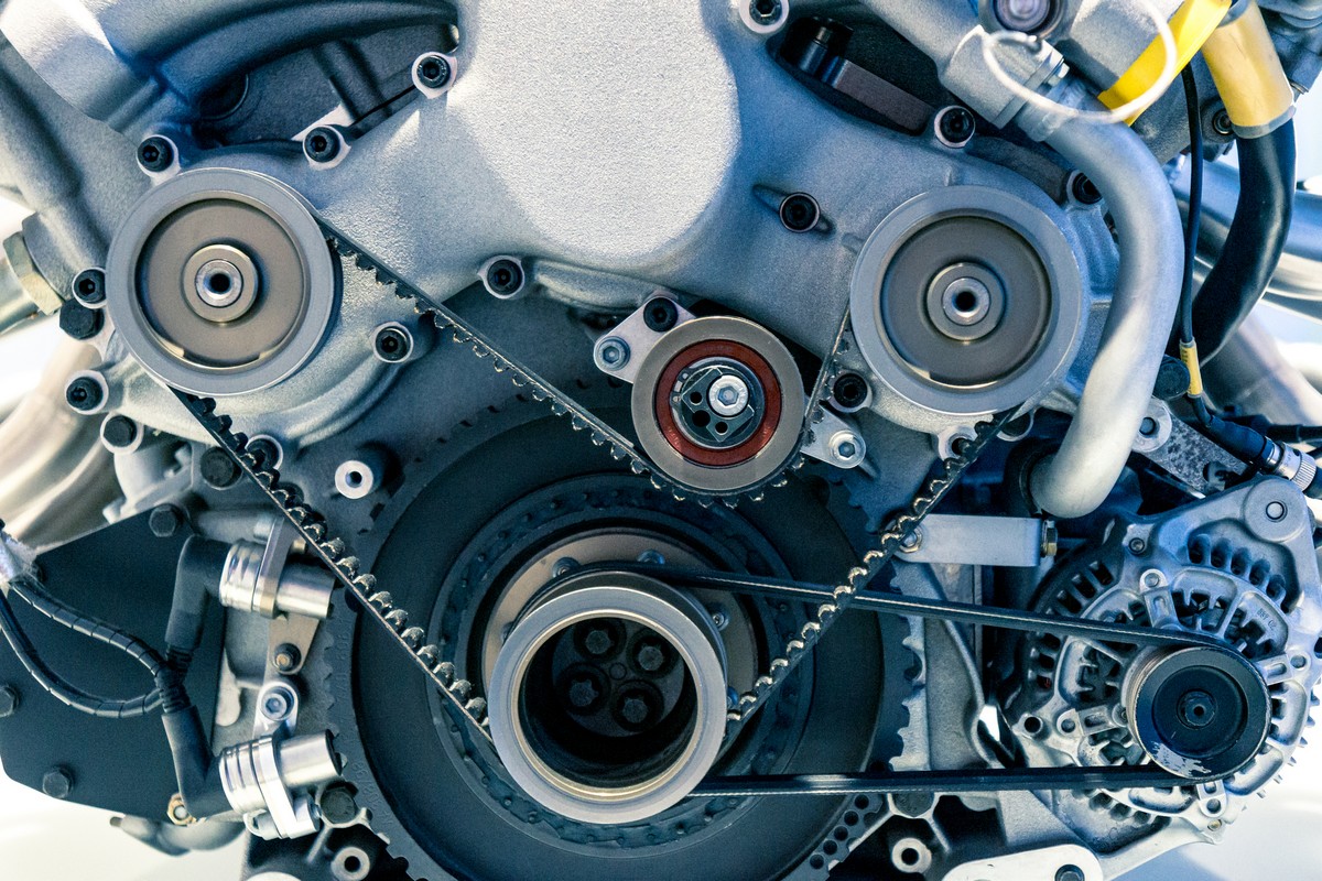 Jak včas poznat a ihned vyměnit poškozený klínový řemen? - AutoŽivě.cz