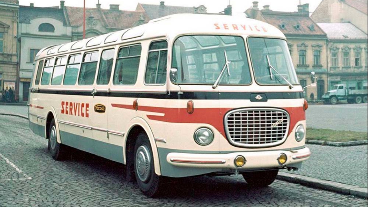 Škoda 706 RTO dusila za jízdy cestující výpary z motoru, Byl přímo v kabině