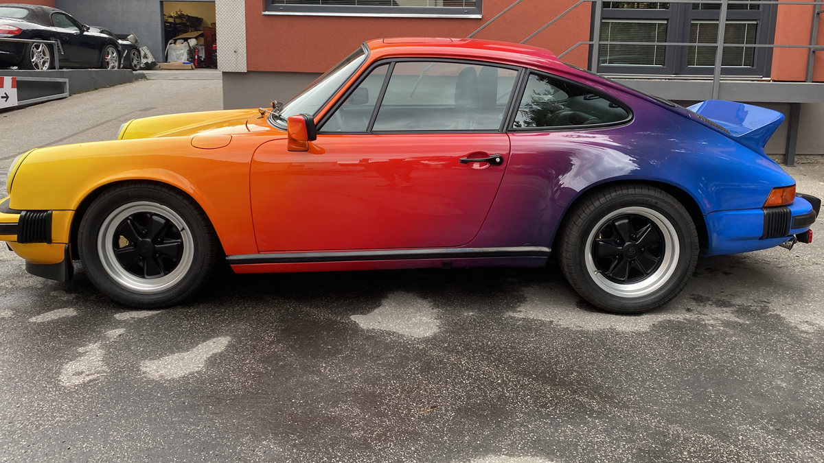 Sprejer nastříkal klasické Porsche 911 jako graffiti - AutoŽivě.cz
