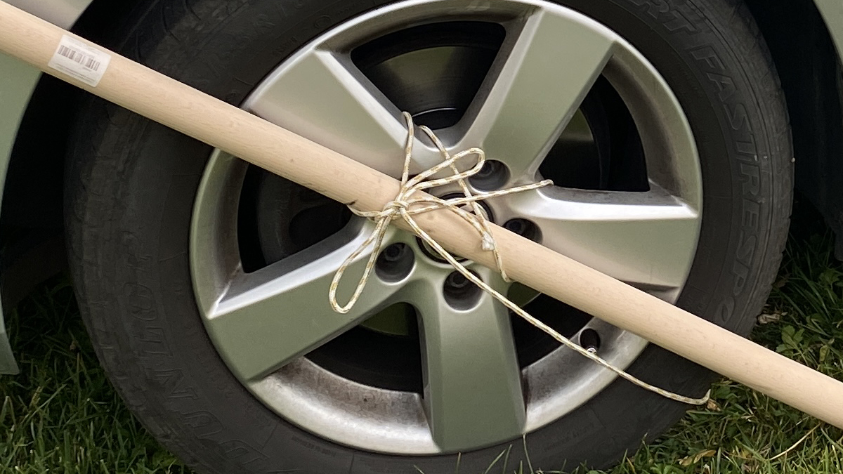 Jak dostat auto z bahna pomocí násady - AutoŽivě.cz