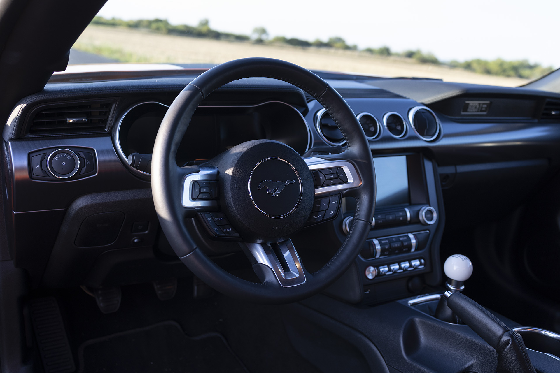 Test Ford Mustang Mach 1: Umí více než jen bourat do lidí