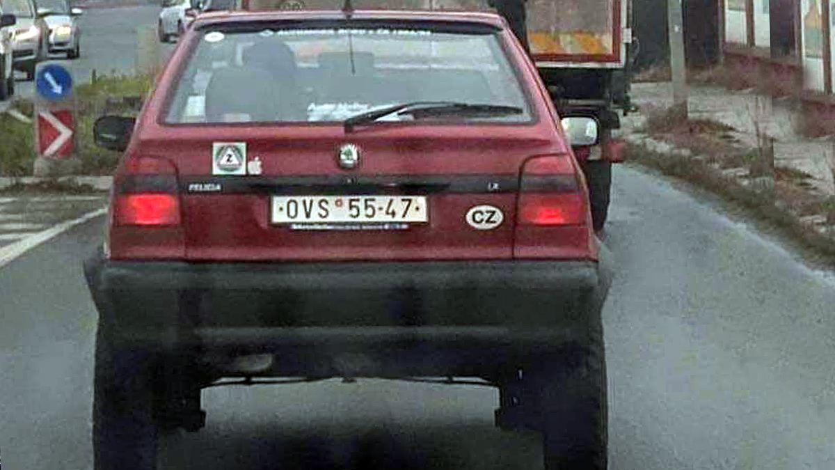 Škoda Felicie 4×4² počesku. Čtenáři Jindrovi ji policie spočítala i s úroky