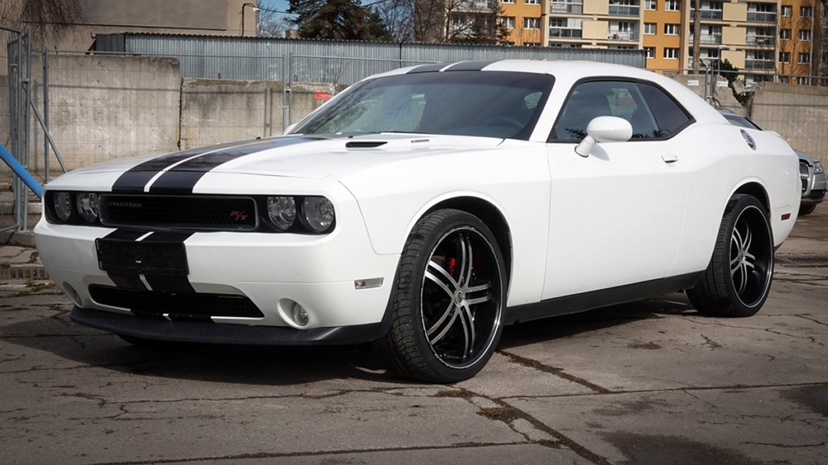 Stát prodává zabavený Dodge Challenger za cenu ojeté Fabie