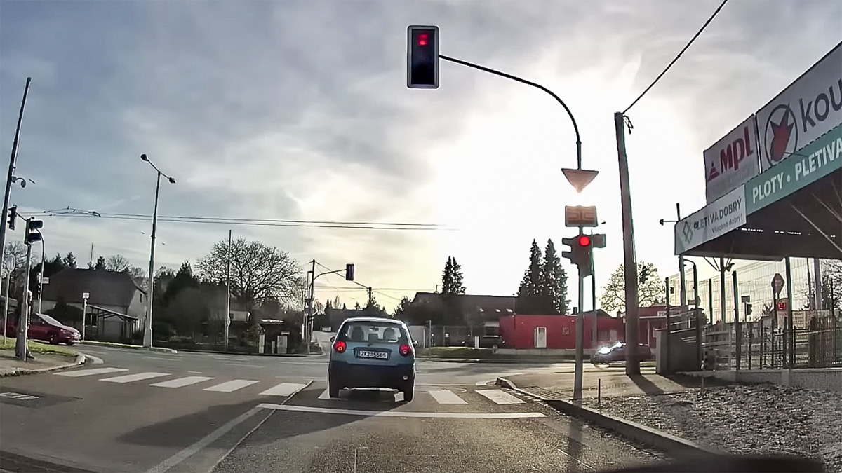 Test z autoškoly maximálně složité křižovatky: Uspěje jen 8 % řidičů. A vy?
