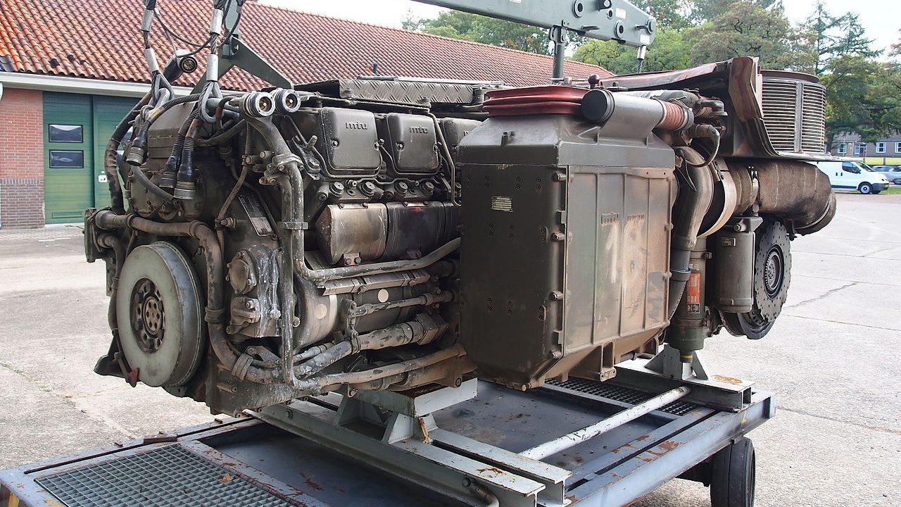 Takový malý turbodiesel: V12, 1 500 koní a spotřeba 500 litrů/100 km