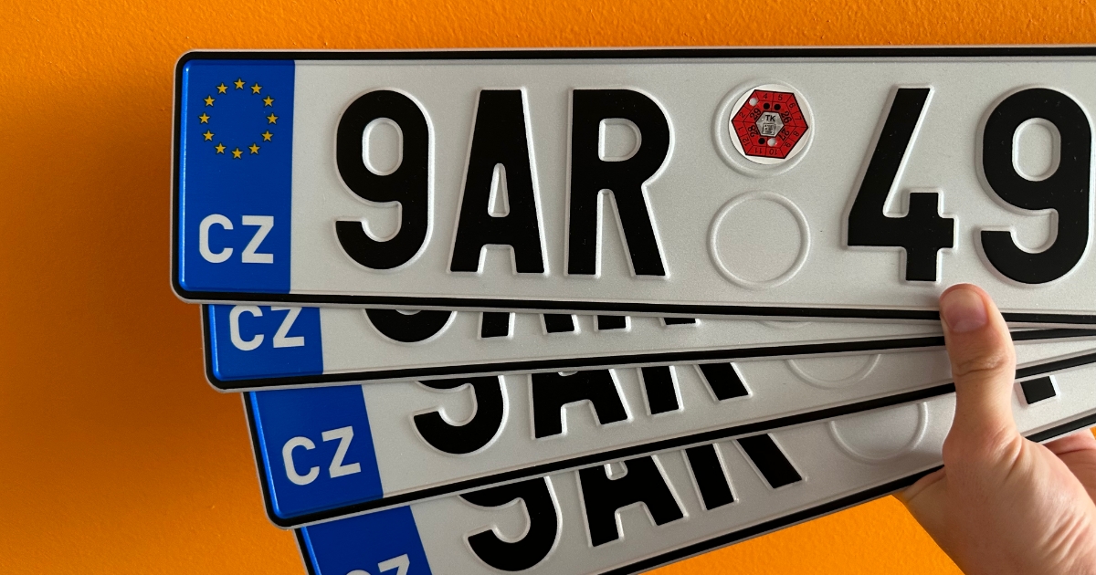 Aktuálně: Od kdy musíte mít na autě i třetí SPZ a jak si o ní zažádat?