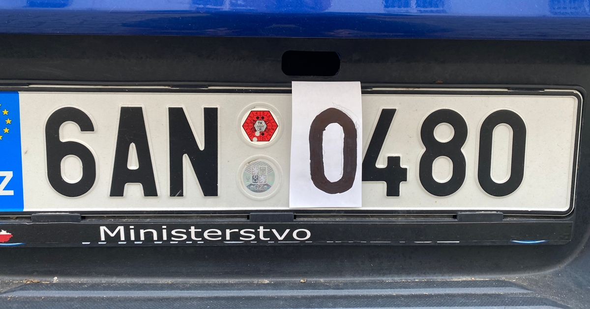 Podvodníci si zkopírují vaši SPZ na své auto a páchají na vás přestupky