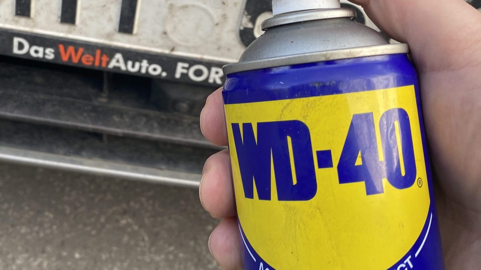 Do motoru nalil JAR. Po nastartování auta valil oči ze zázračného účinku