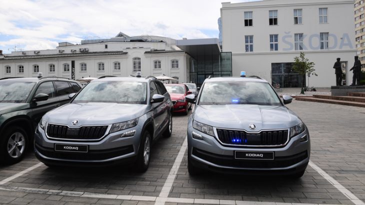 Nová neoznačená policejní auta brázdí ČR a měří rychlost: Jak je poznat?