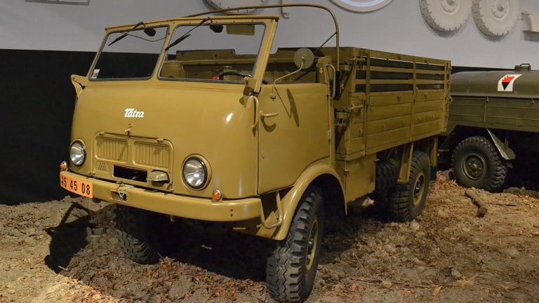 Tatra 805 objela celý svět. Získala dvě hanlivé přezdívky, vzpomínáte?