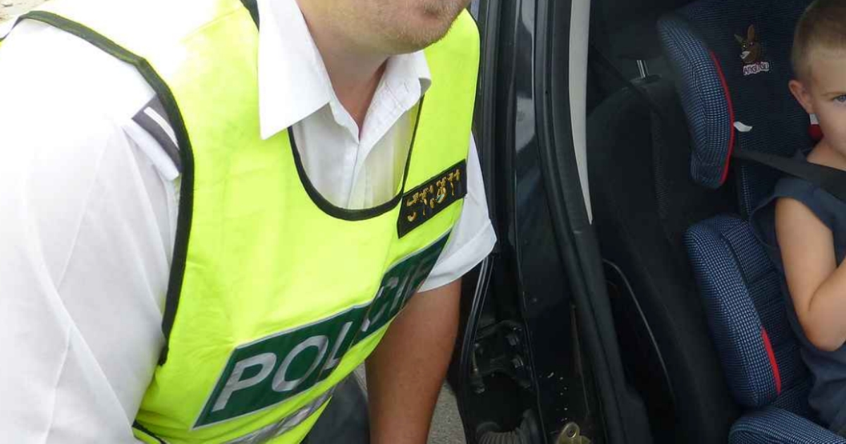 Od kolika let smí dítě jezdit na přední sedačce auta? Změna zákona 2025