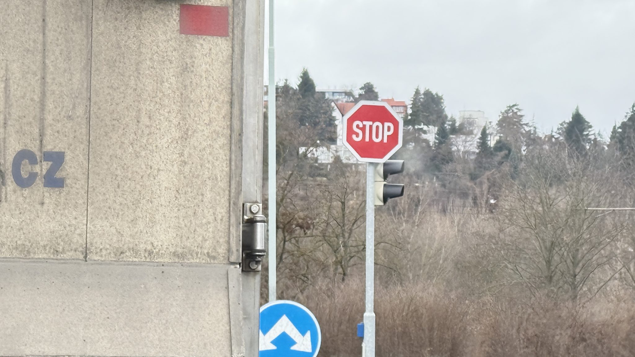 Jak dlouho musí řidič stát před značkou STOP, aby nedostal pokutu?